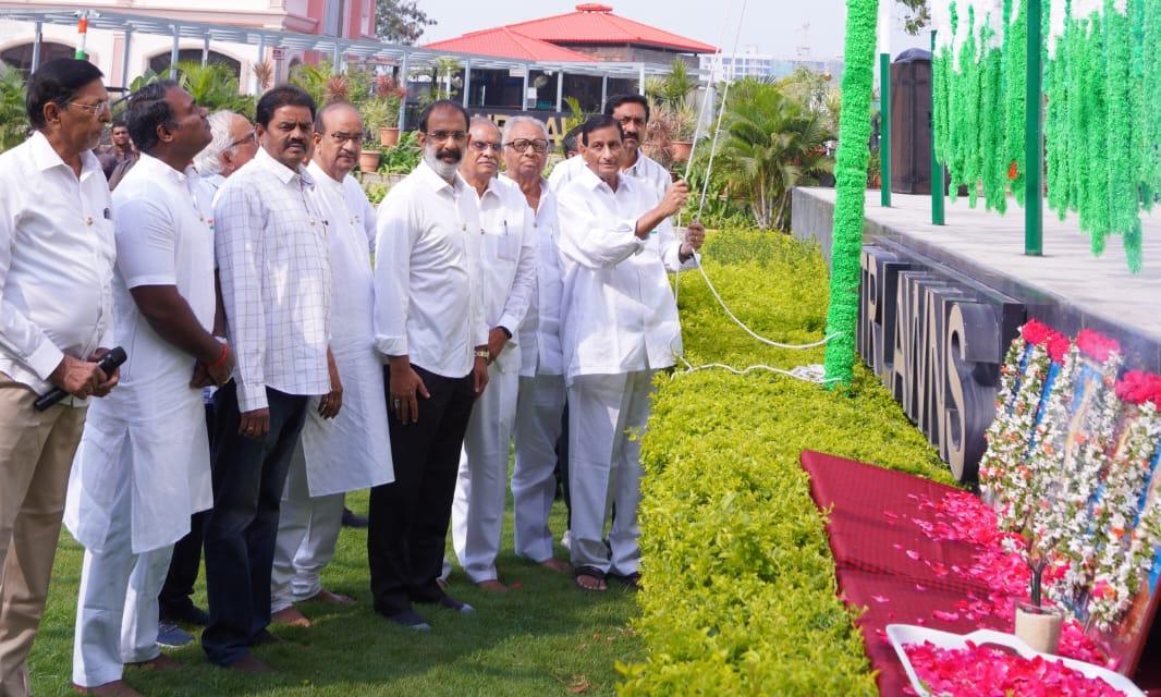 FNCC President Hoists Tricolor