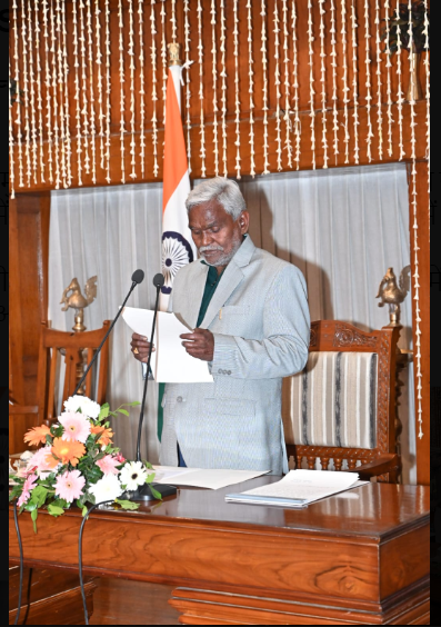 Champai Soren takes oath as Jharkhand CM