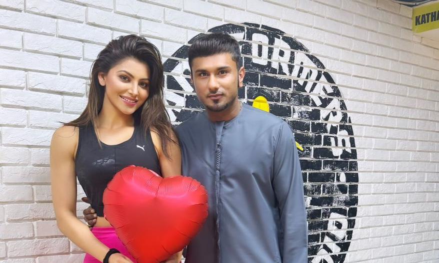 Urvashi Rautela, Yo Yo Honey Singh Music Video Love Dose 2.0 Most ...