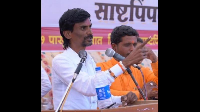 Jarange Accuses Fadnavis of Trying to Kill Him, Shinde Calls it Script ...