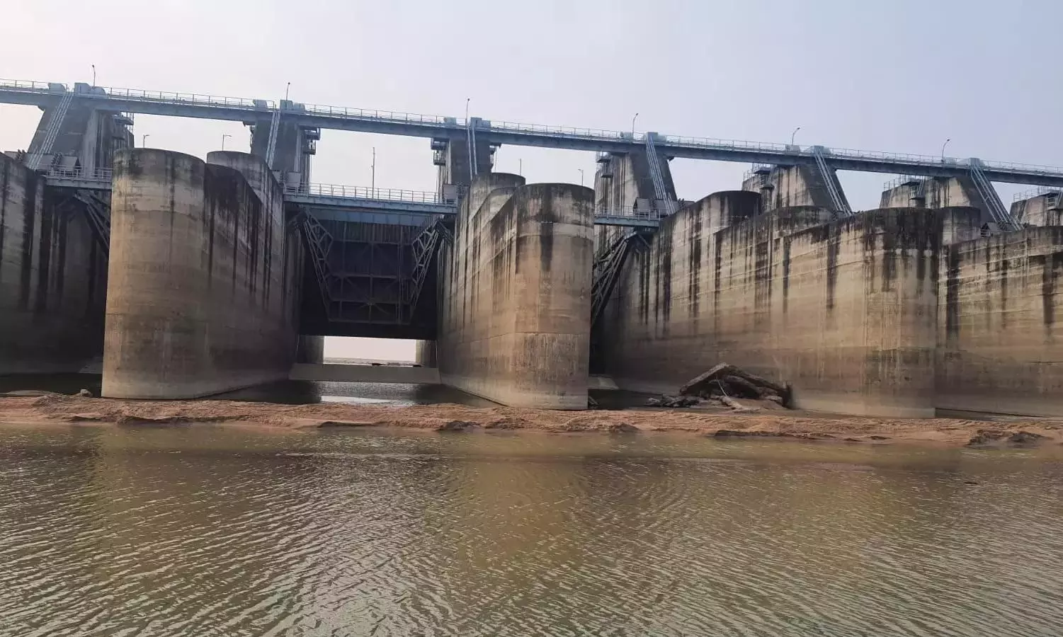 NDSA Team Begins Visit to Stricken Barrages