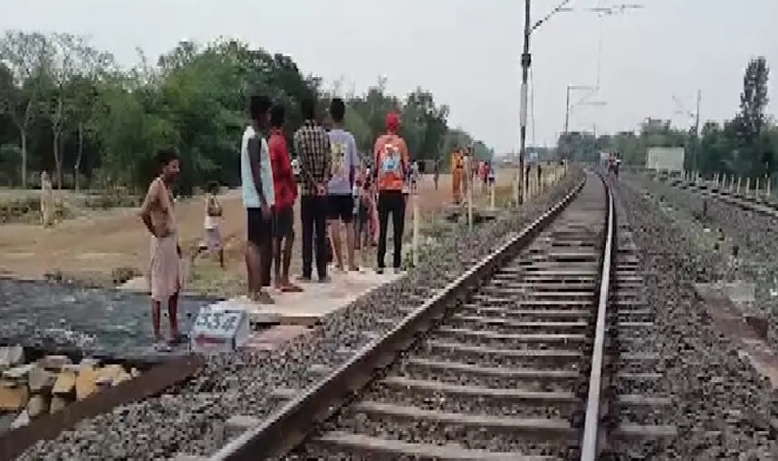 Bhadrak Youth Run Over By Train In Balasore While Shooting Reels On ...