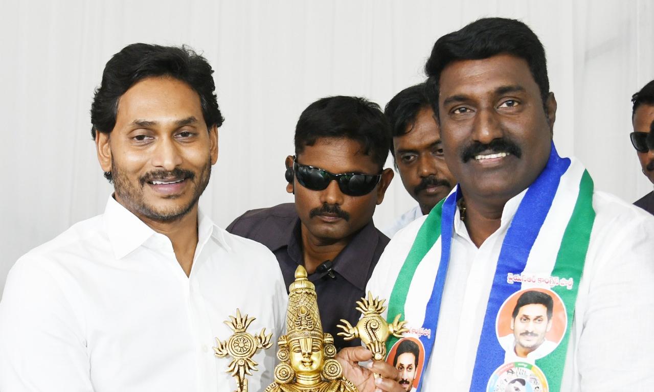 Jana Sena leader Pothina Venkata Mahesh Joins YSRCP