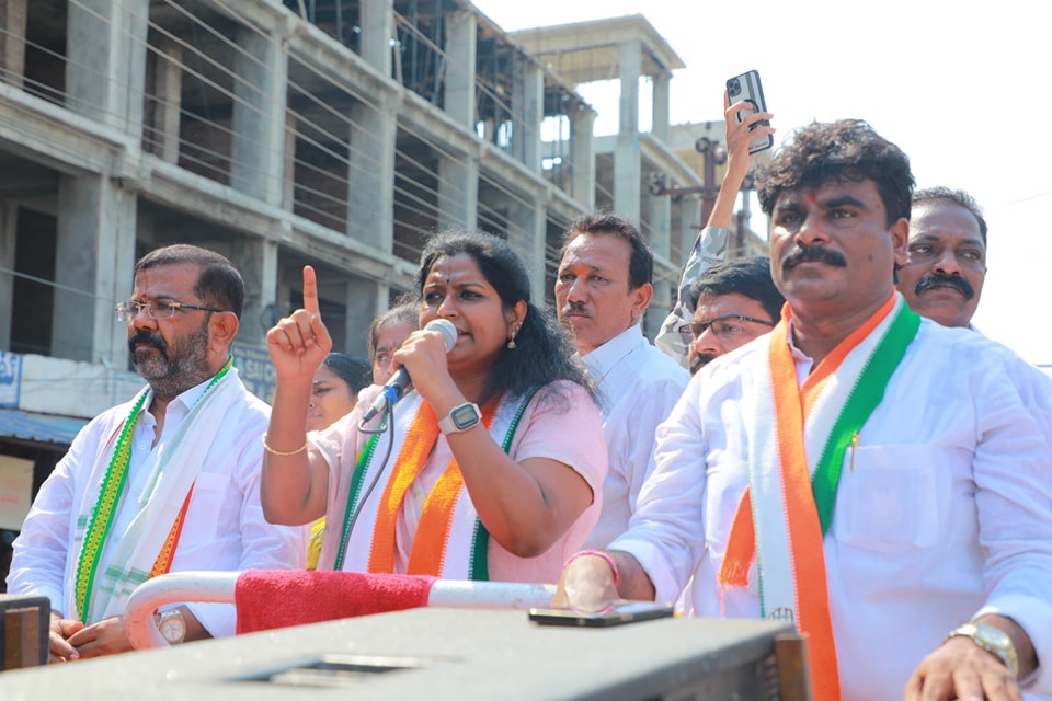 Vote for Congress for Overall Development of Kazipet: Kadiam Kavya