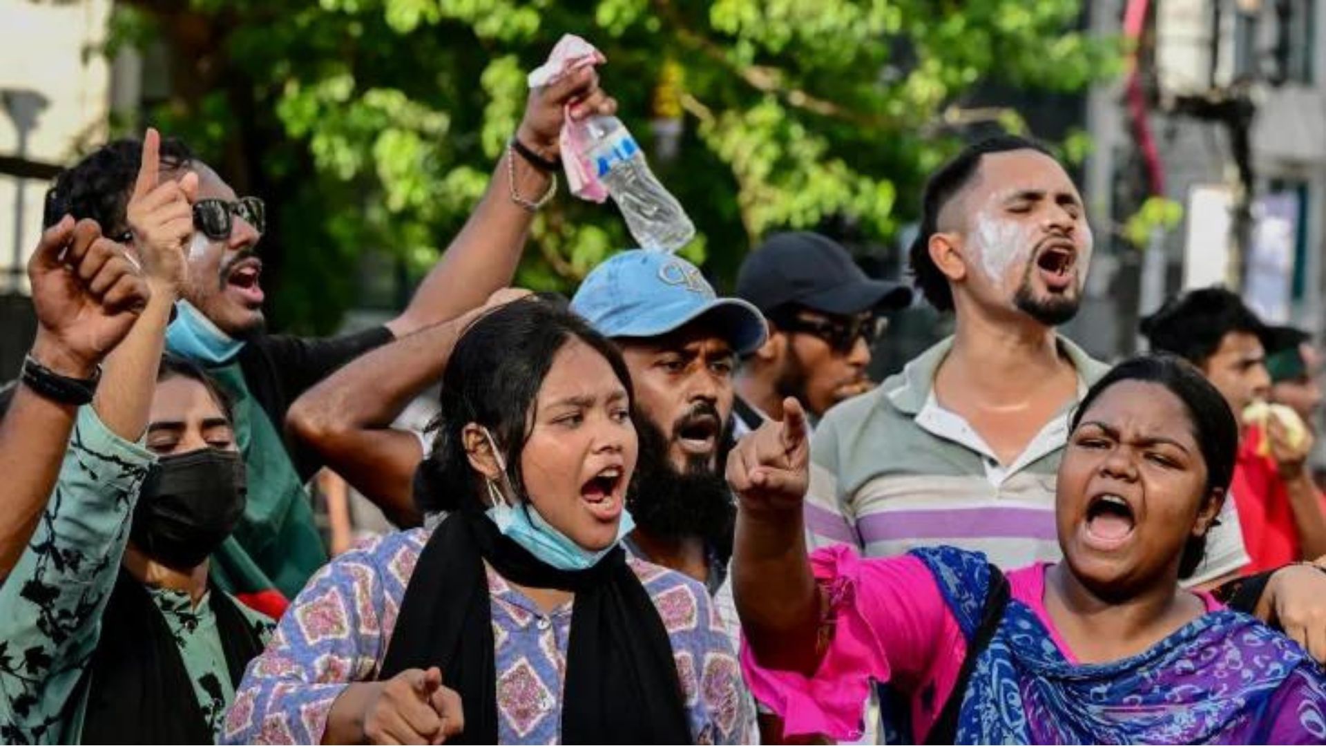 Bangladesh student protesters storm prison, free hundreds of inmates