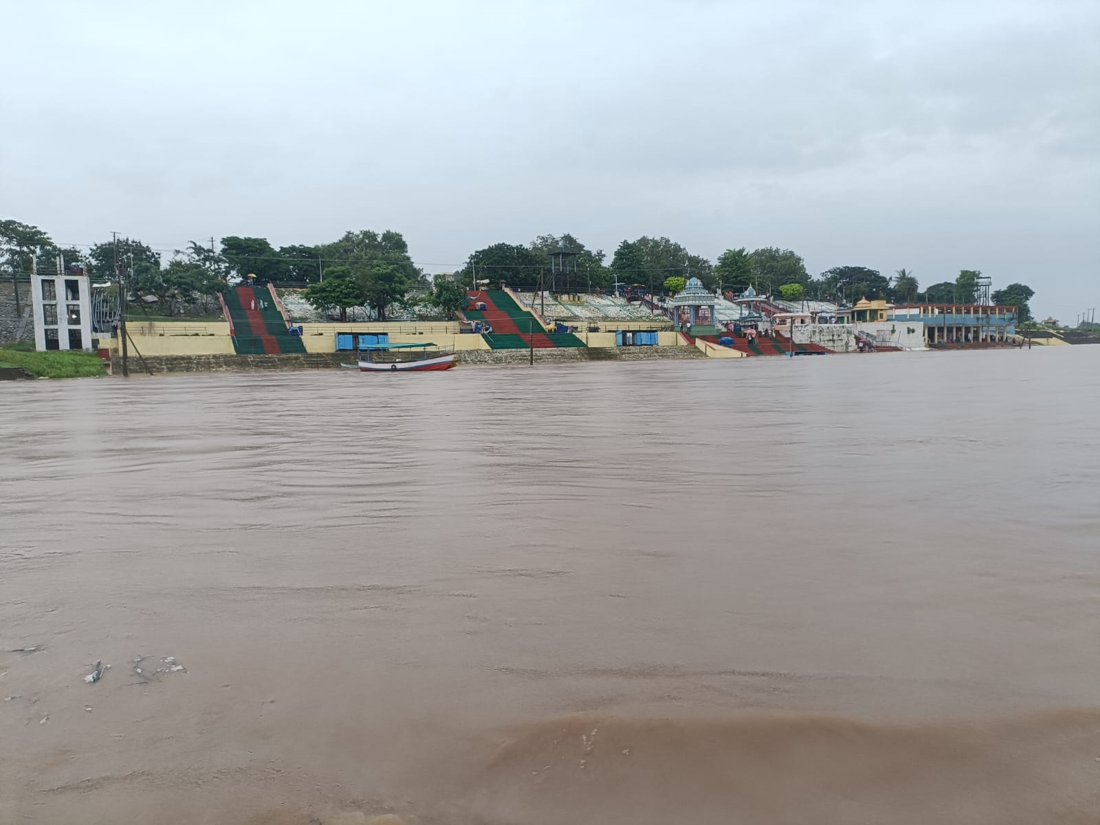 Floods in Godavari Submerge Villages, Relief Efforts Underway