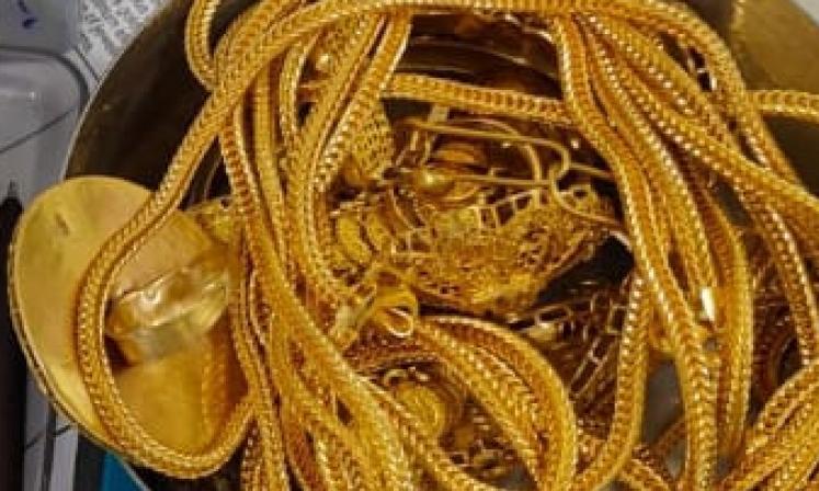 Thieves strike 10 houses in Narketpally