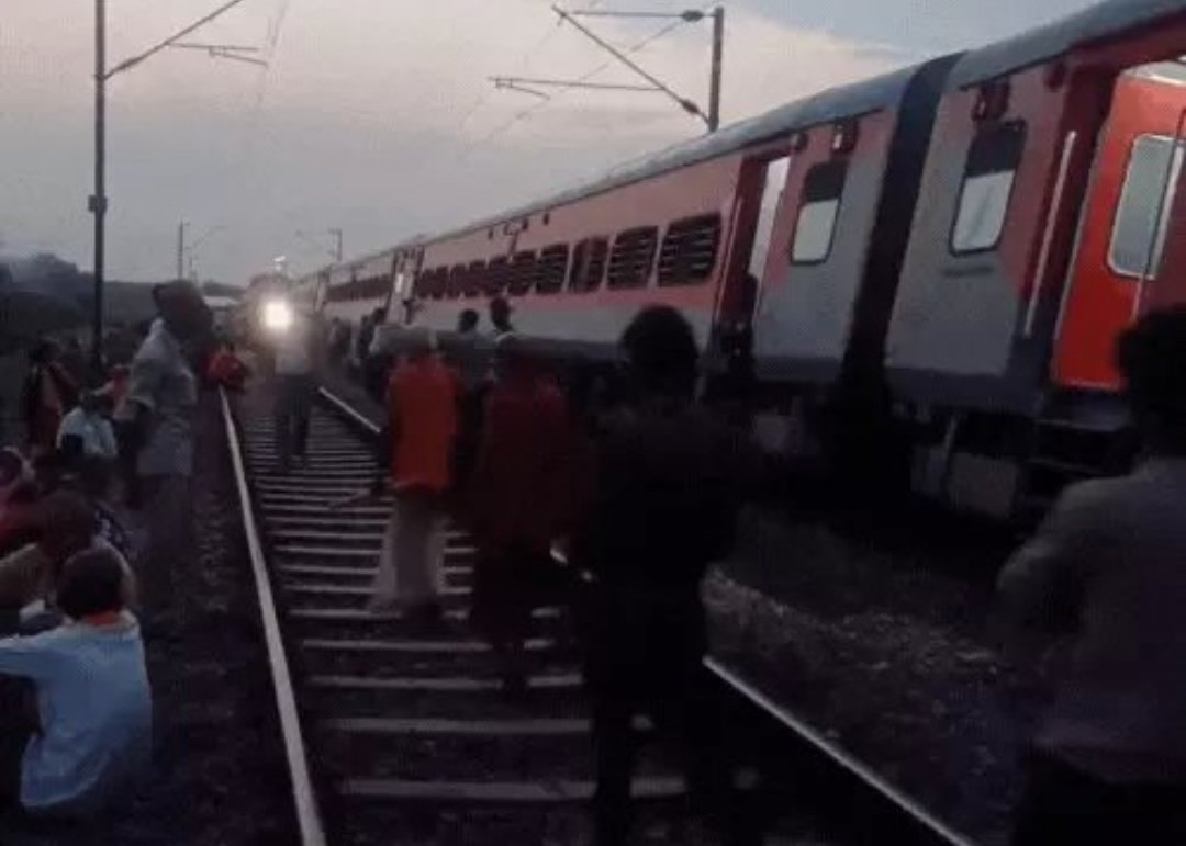 UP: FIR against unknown persons over Sabarmati Express derailment near ...