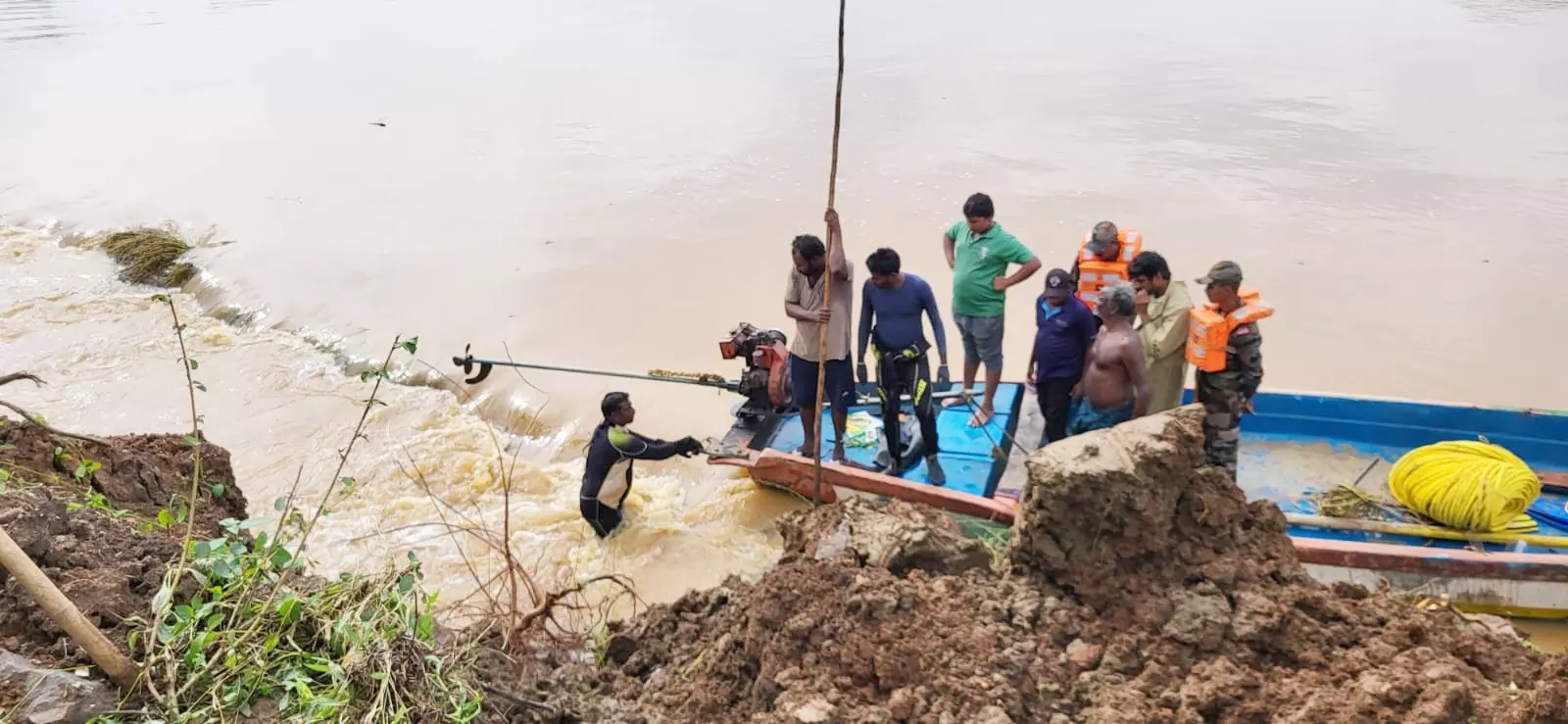 Indian Army at Work to Fill Third Breach to Budameru Rivulet