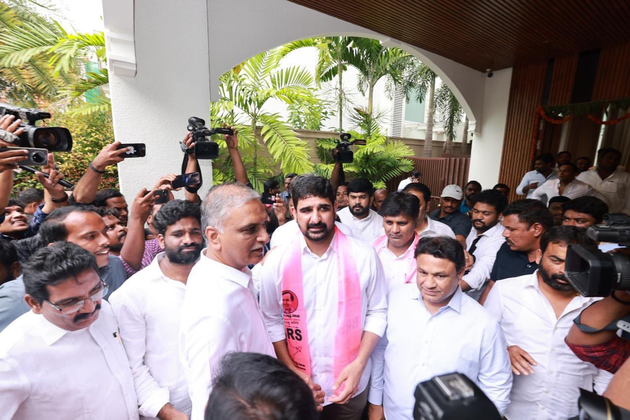 BRS MLA Padi Kaushik Reddy booked for obstructing police official's duty