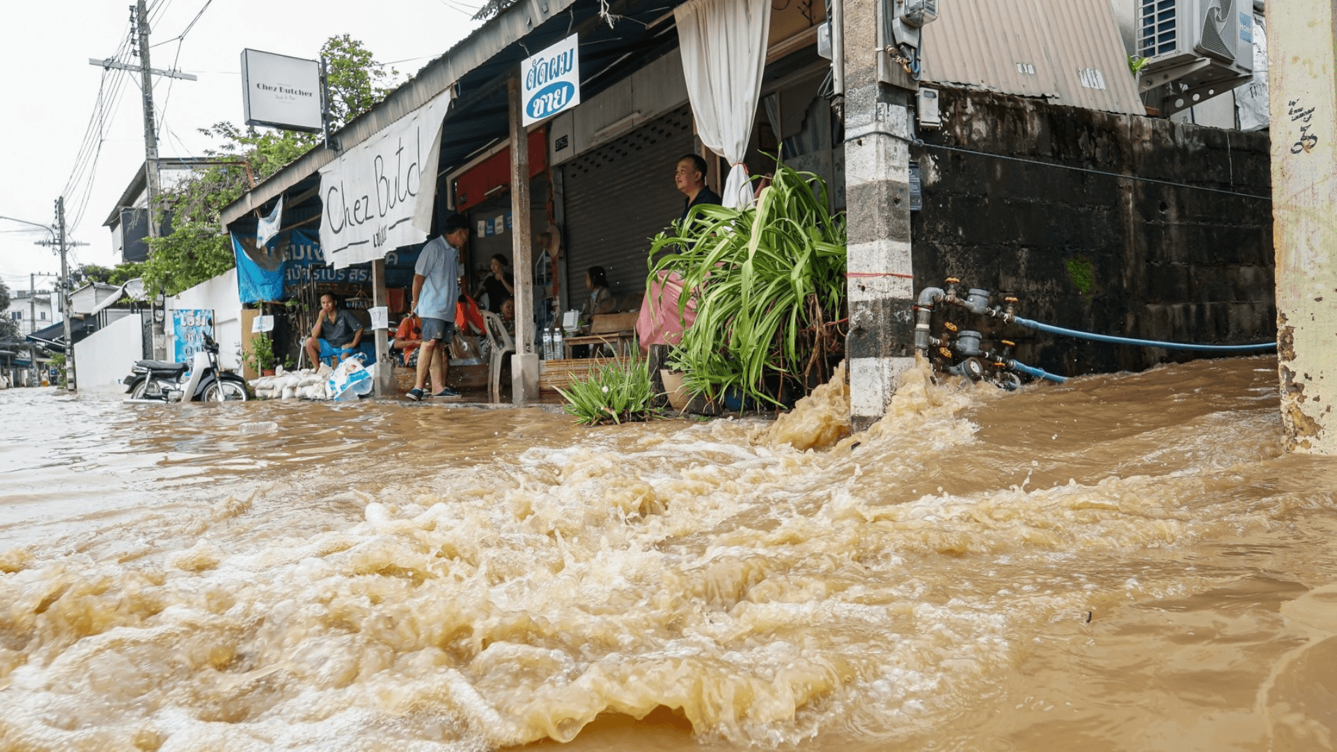 Floods inundate Thailand's northern tourist city of Chiang Mai
