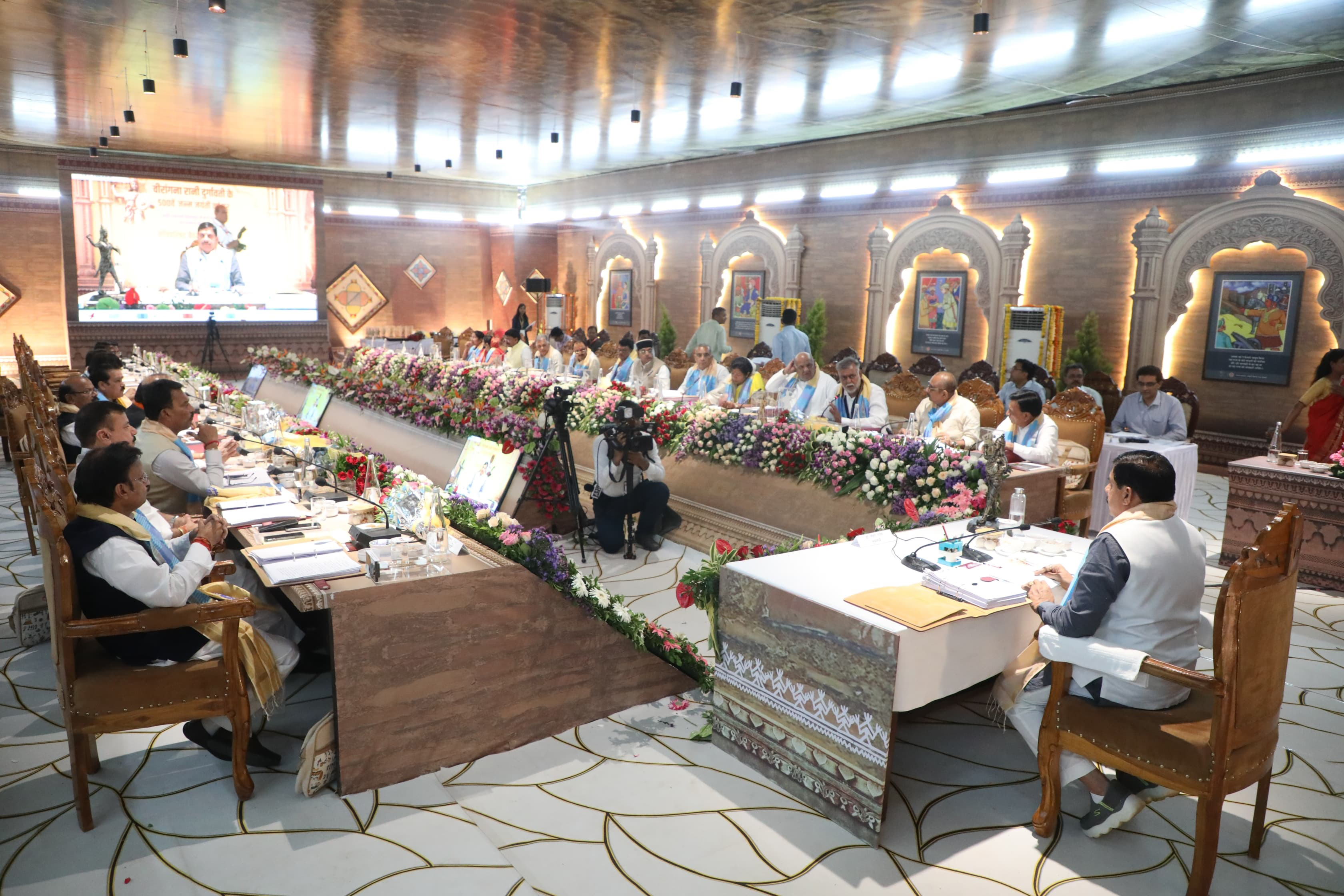 MP: In first open air cabinet meeting in a fort, Mohan Yadav govt ...