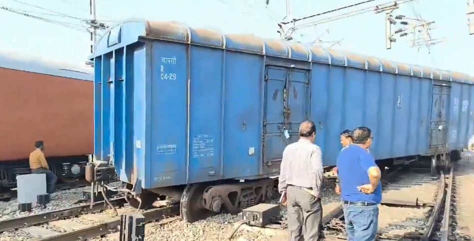 2 bogies of goods train derail while shunting in UP's Meerut