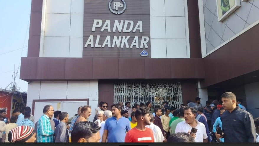 Crime Shock: Two Killed in broad-daylight robbery attempt at jewellery ...