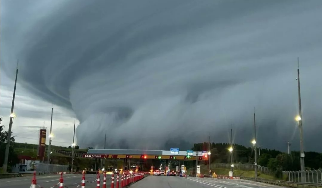 Massive supercell storm cloud surprises Sorocaba, Sao Paulo