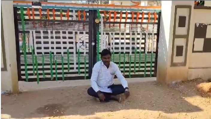 Civil contractor locks Ibrahimpatnam Tahsildar office demanding to ...