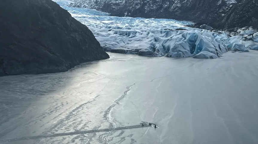 Pilot, Family Stranded on Plane Wing in Alaska Lake Was Not Authorised ...