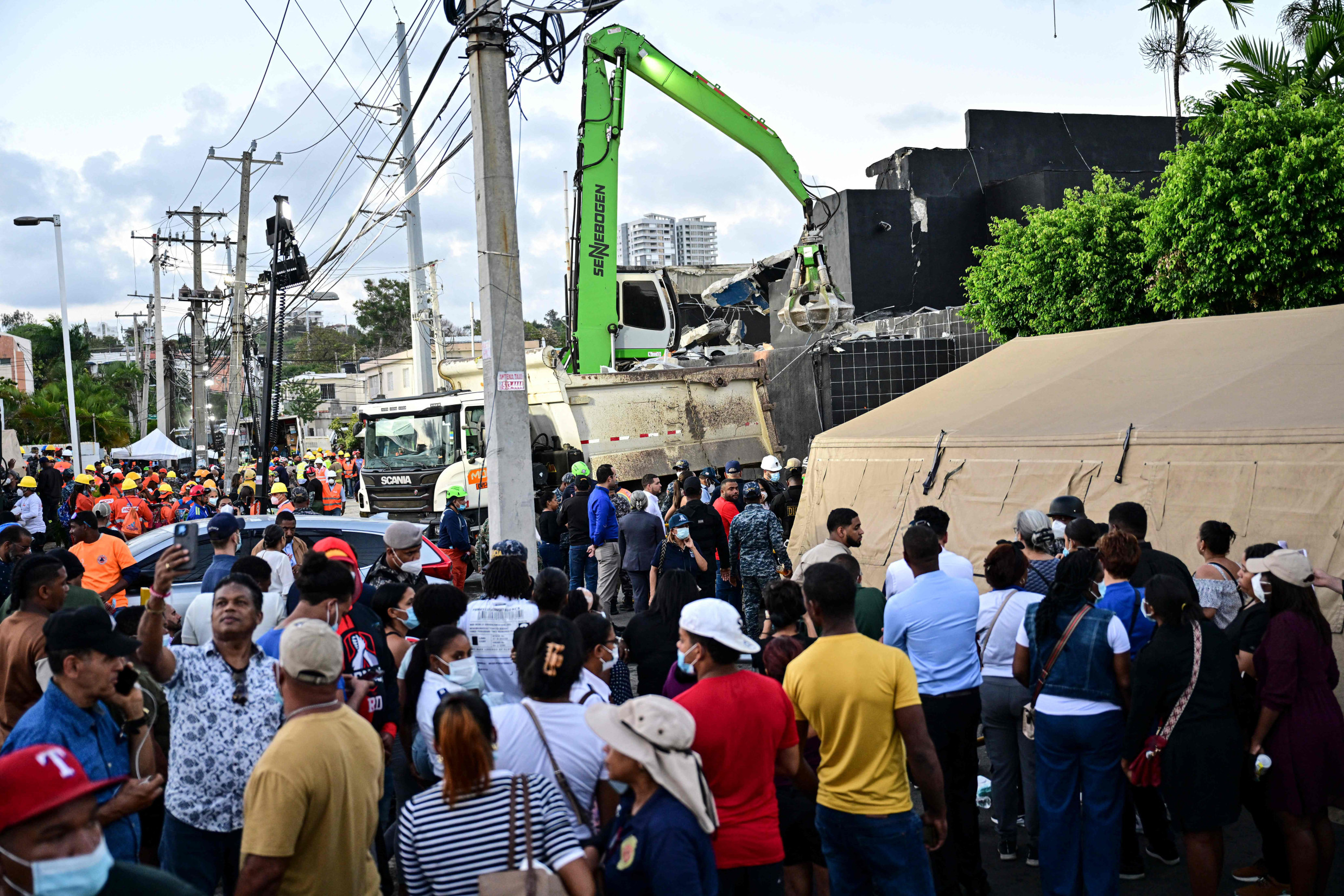 Officials scramble to identify victims of Dominican club roof collapse ...