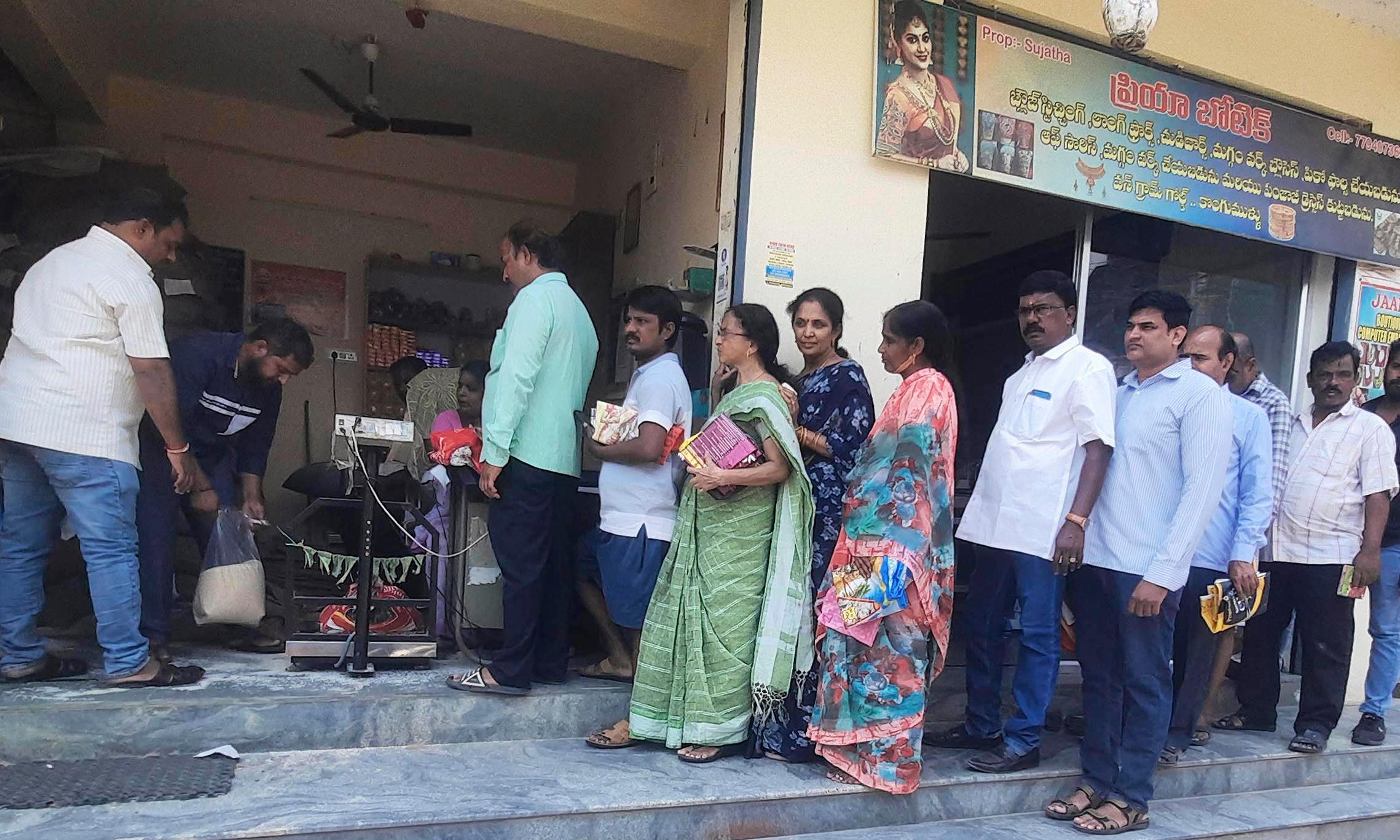 Fine rice price dips on sanna biyyam launch