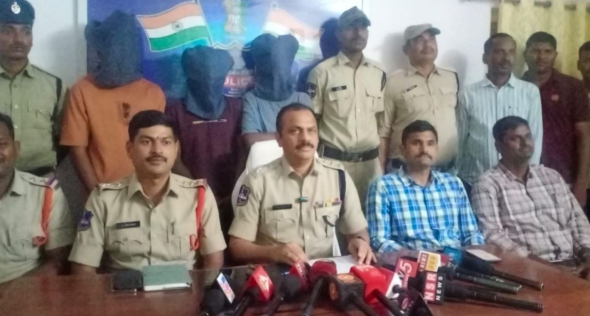 Police Bust Drug Network, Seize 11.2 Kg of Ganja Worth ₹5.60 Lakh