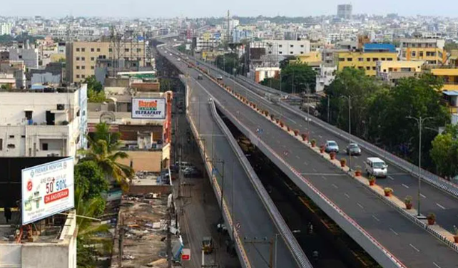 21-Year-Old Hurt As Car Topples On PVNR Expressway