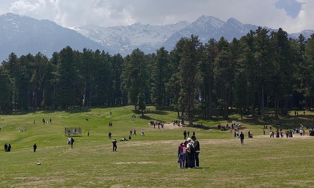 Tourists Return to Pahalgam Valley After Attack