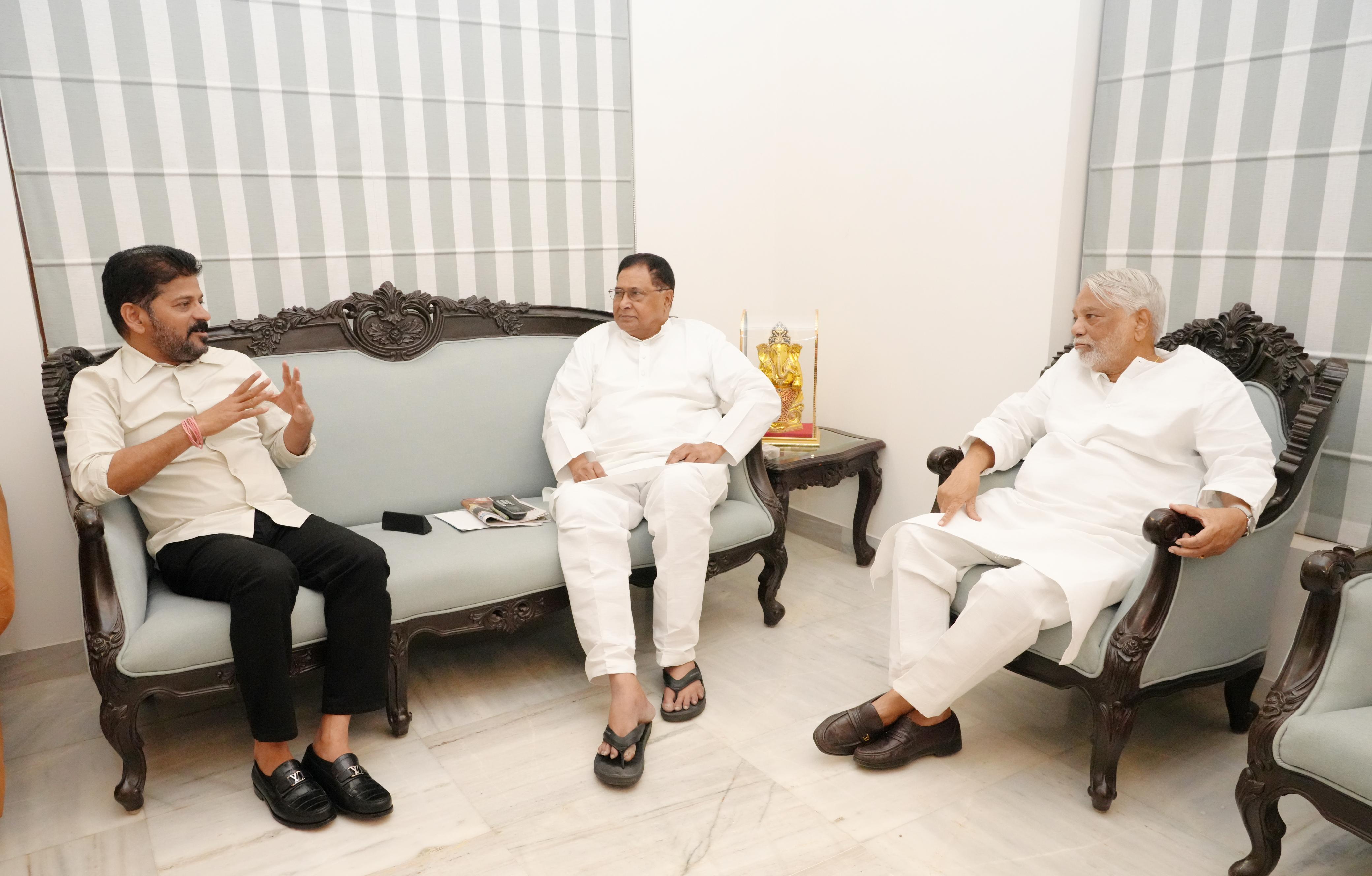 Revanth Reddy Meets Jana Reddy To Discuss Maoists Peace Talks