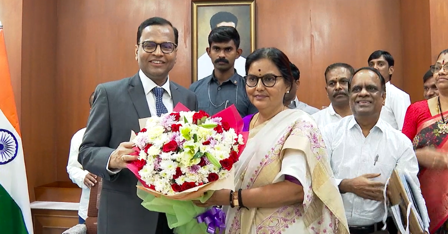 Ramakrishna Rao Takes Charge As New Telangana CS