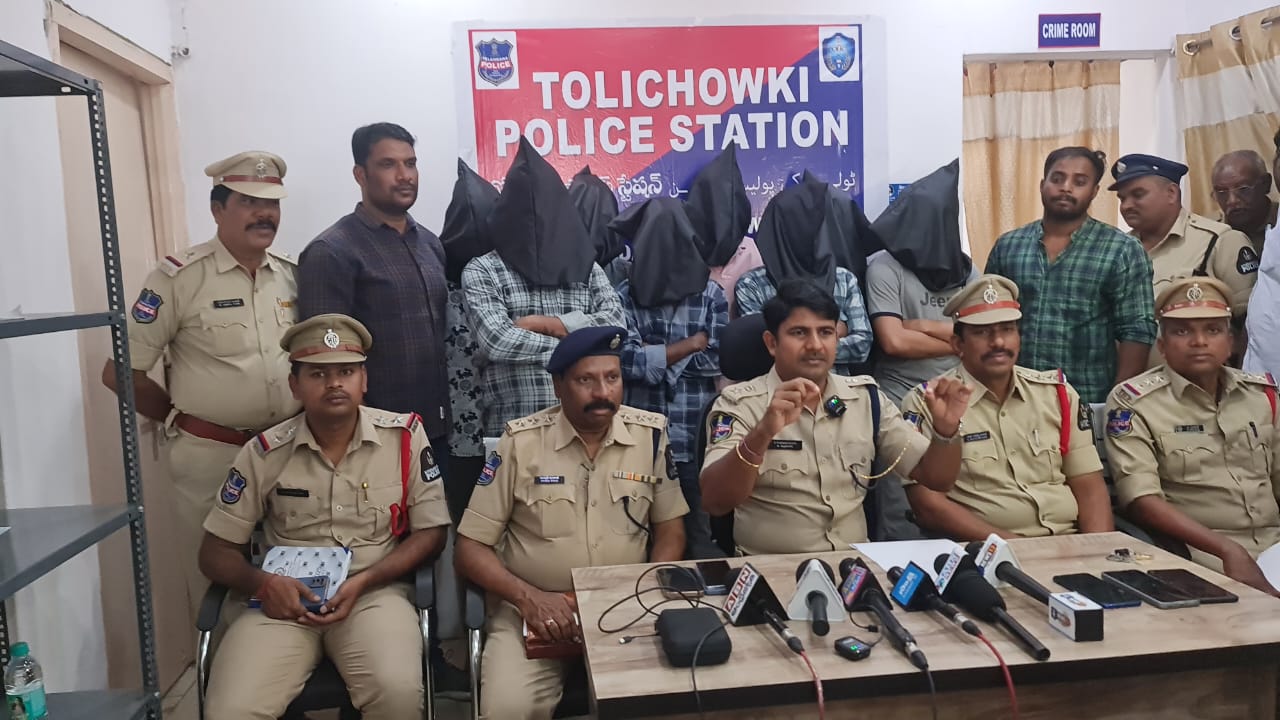Hyderabad Police Nabs 4 Persons In Robbery Case