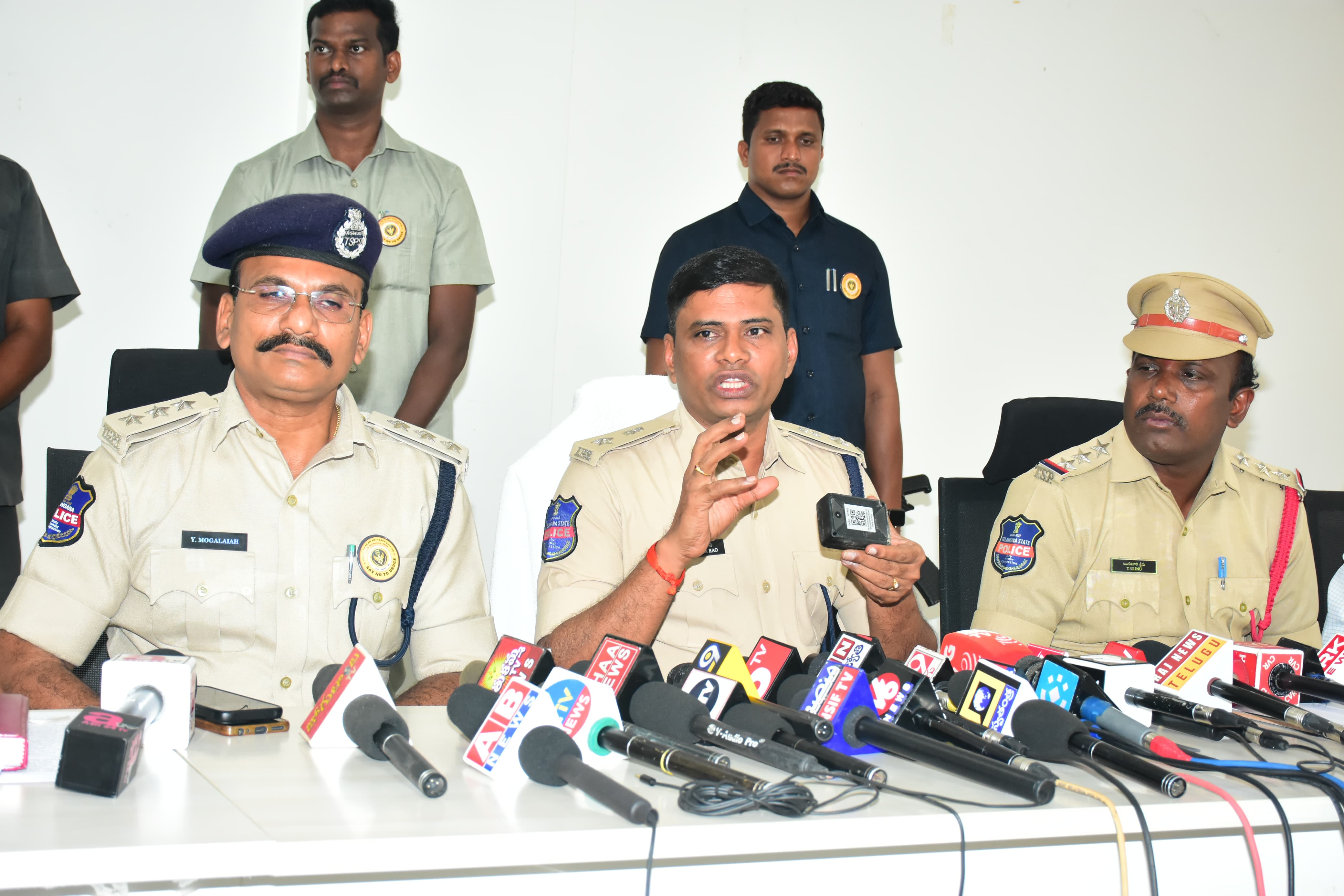 Gadwal: 8 Held in Surveyor Tejeswar’s Murder Case