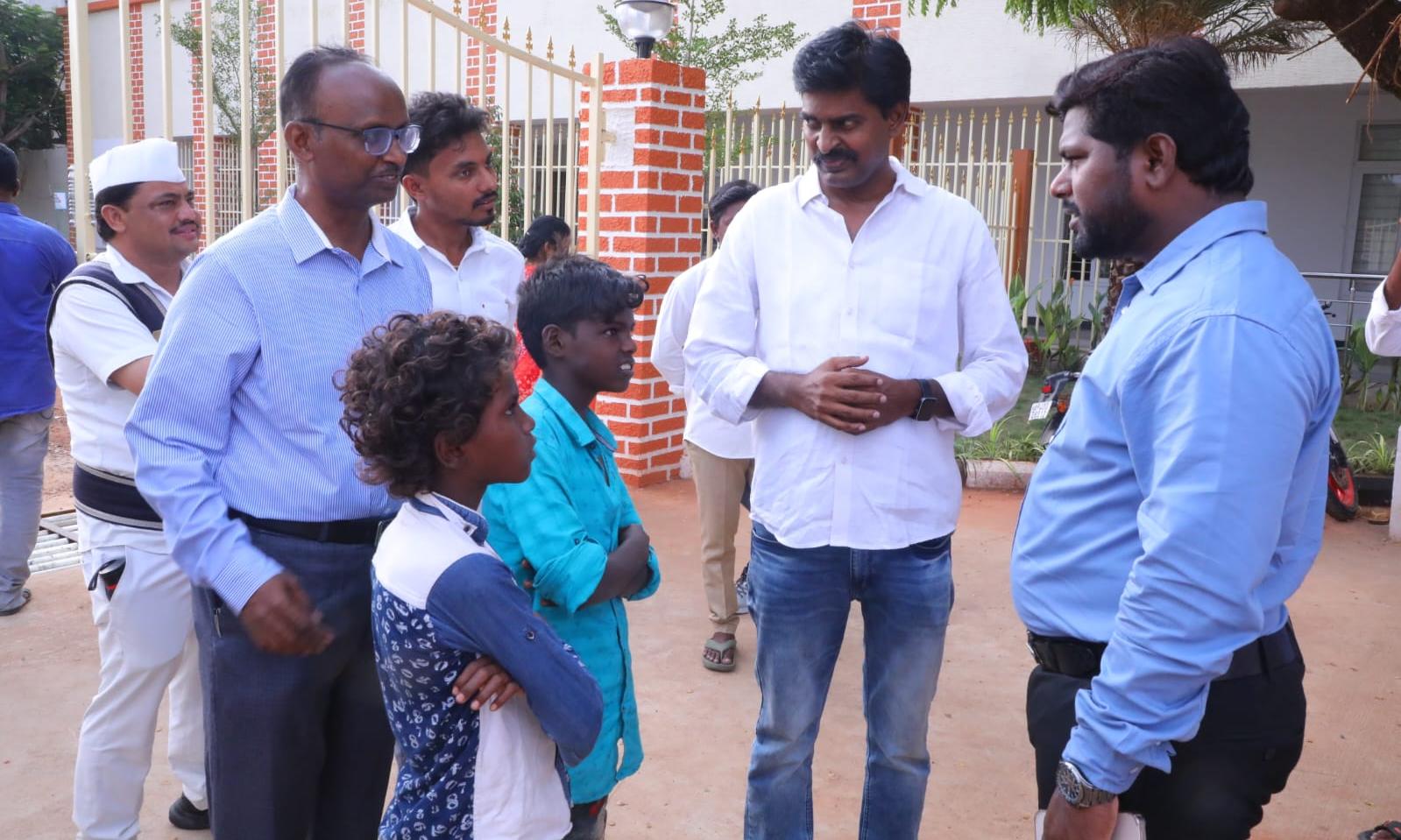 Begging Kids Join Nellore’s VR School