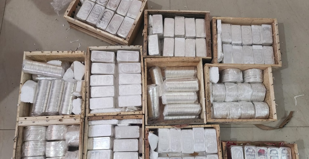 Over 1.10 Quintal Silver Biscuits Worth Rs 1 crore Seized During ...