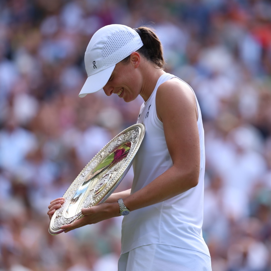 Iga Swiatek Dominates Amanda Anisimova 6-0, 6-0 for Maiden Wimbledon Title