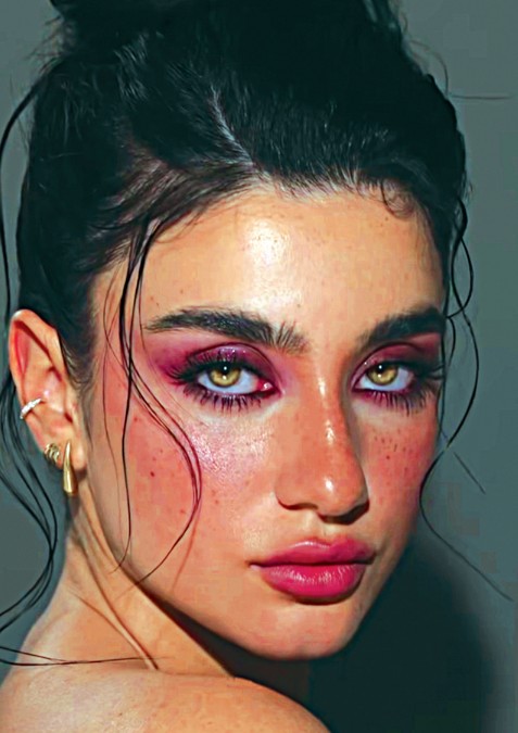 Make-Up Rocks In High Spirits