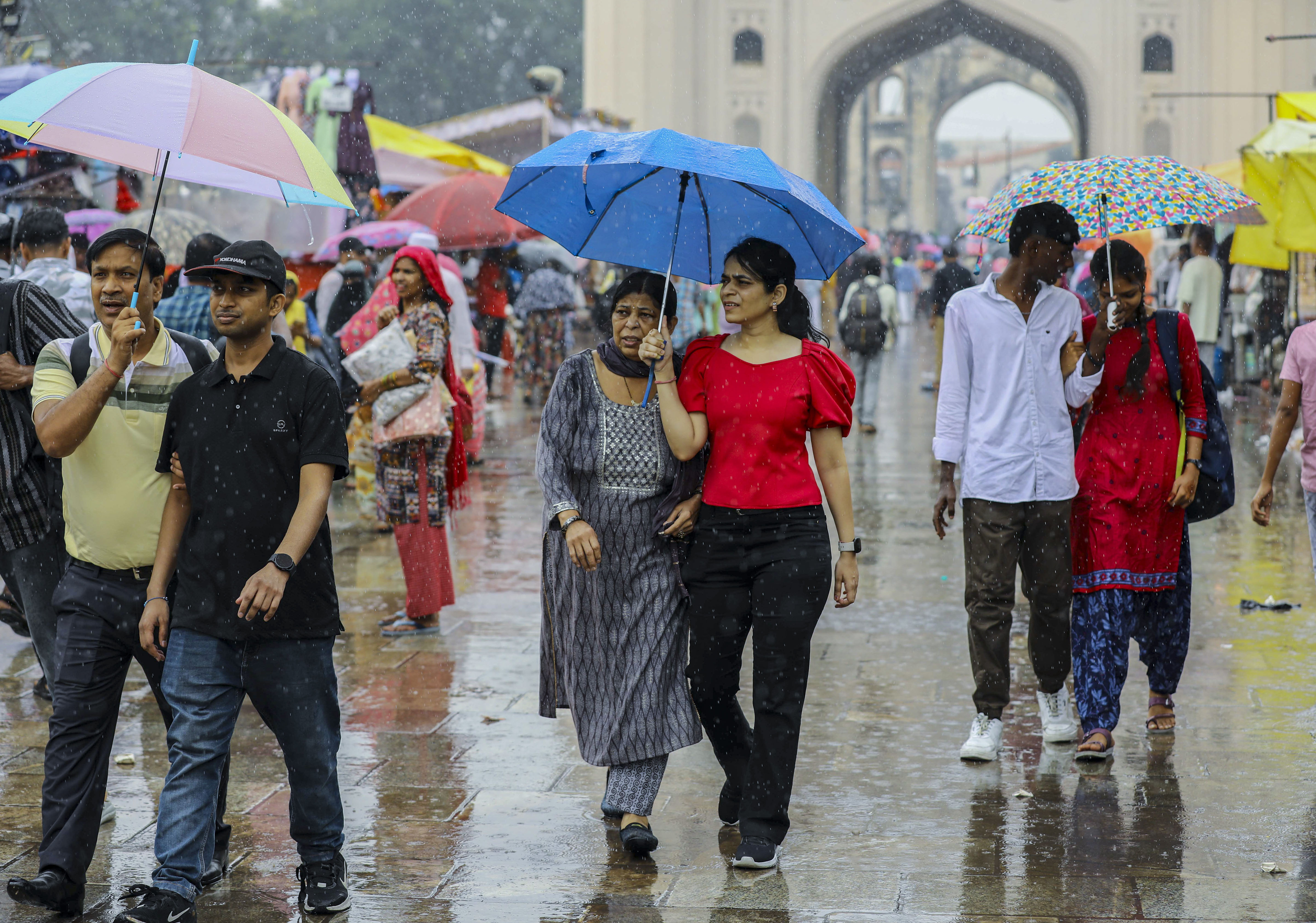 Hyderabad Weather Update: Light to Moderate Rain, Gusty Winds Likely