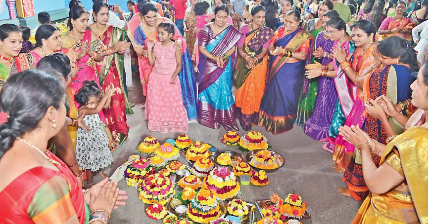 Bathukamma 2025: Saddula Bathukamma History, Significance and Why It's ...