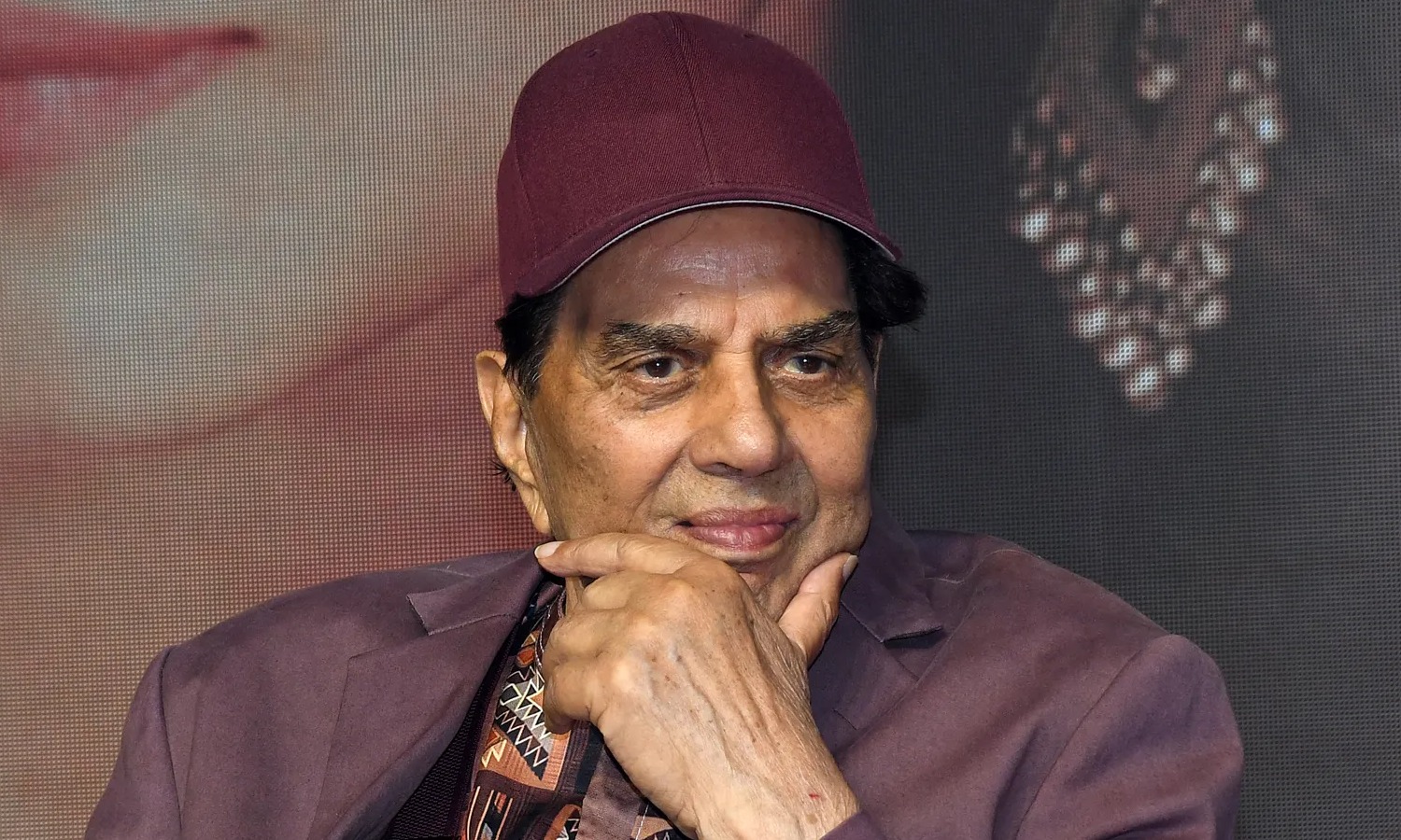 Live: RIP Dharmendra, Celebs and Fans Pour in Condolences