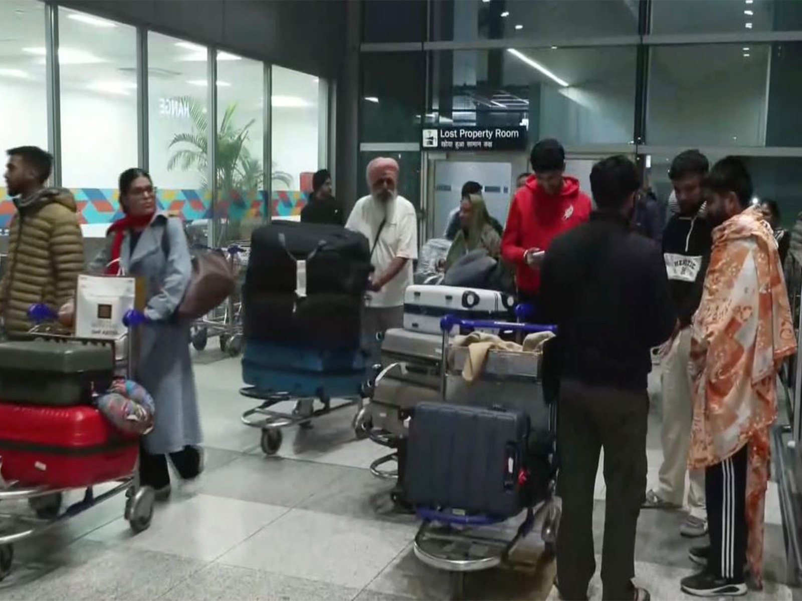 Flights Delayed in Delhi Amid Dense Fog, AQI in Very Poor Category