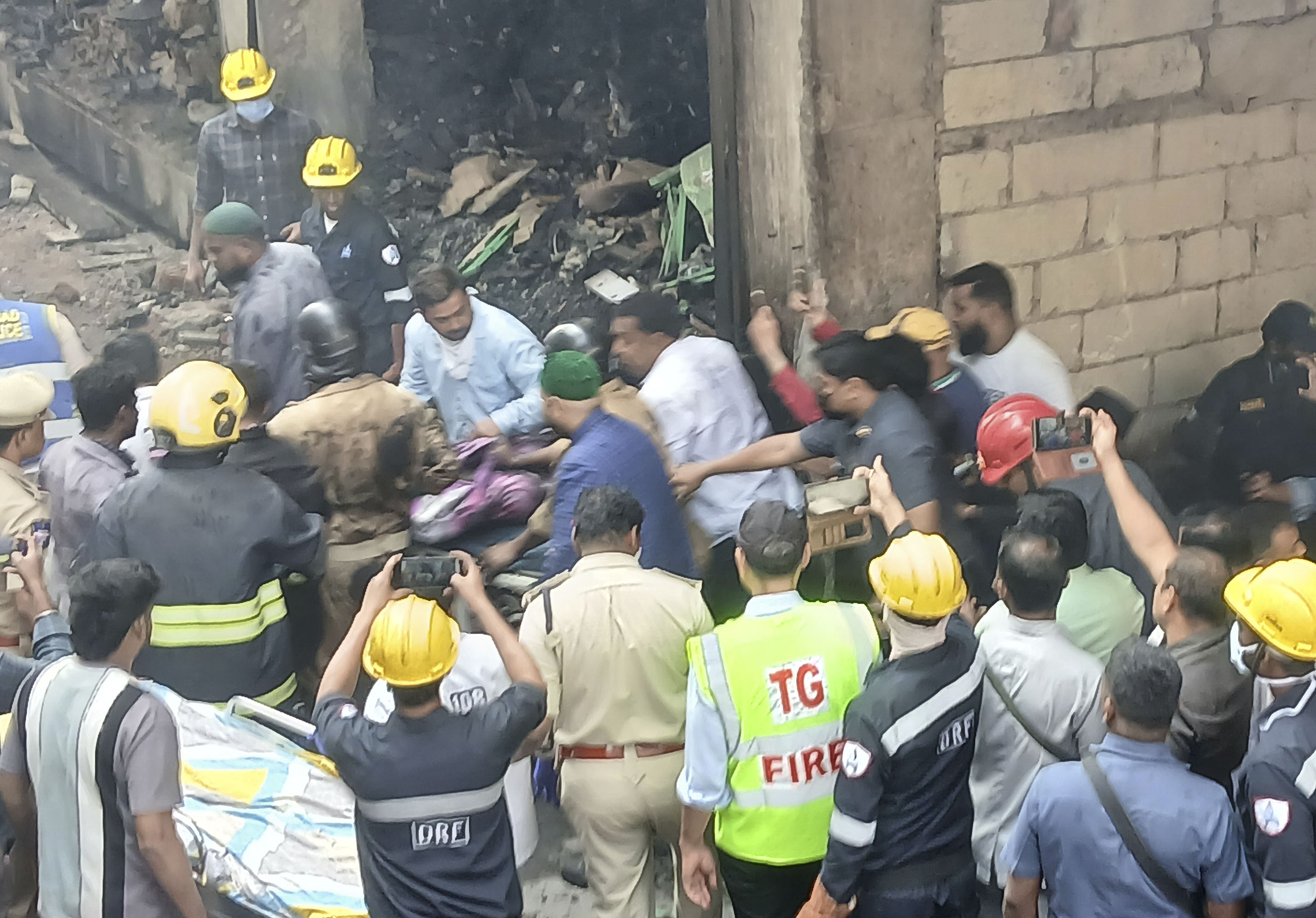 Eight Firefighters Injured in Rescue Operation