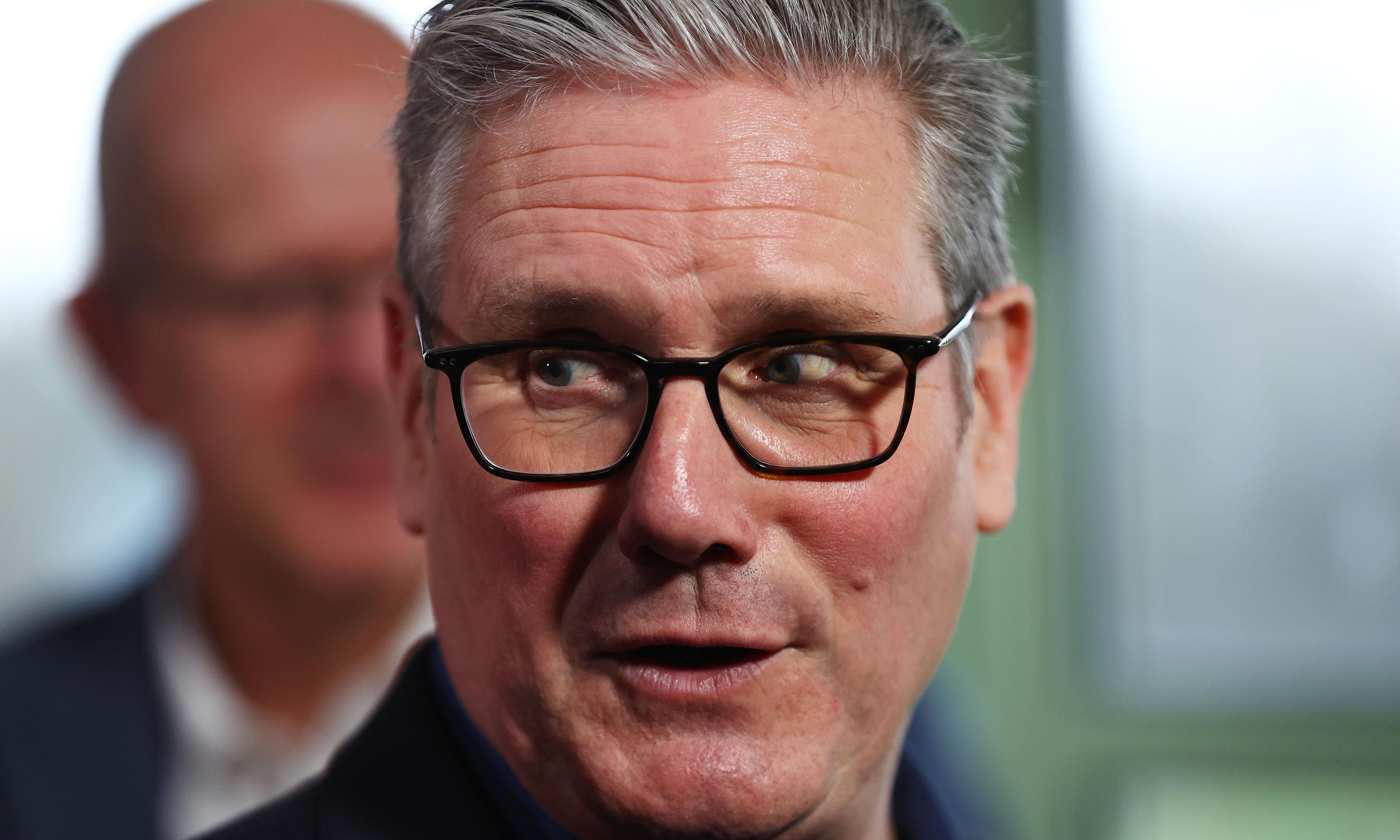 UK’s Starmer Battles for Survival as Mandelson–Epstein Claims Erupt