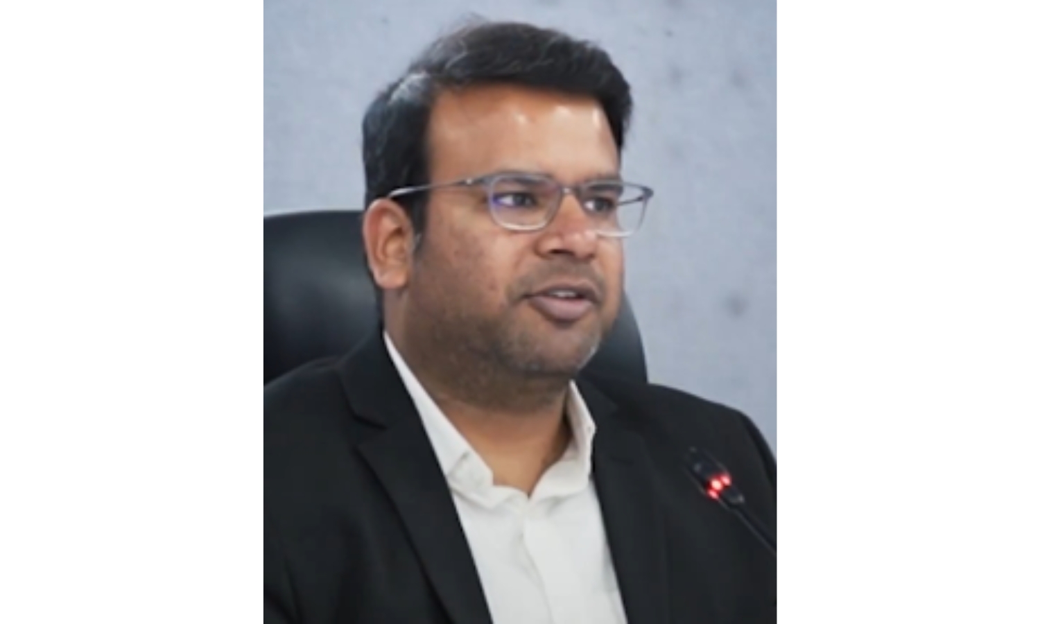 GVMC Commissioner Conducts Midnight Inspection of Sanitation, Streetlights