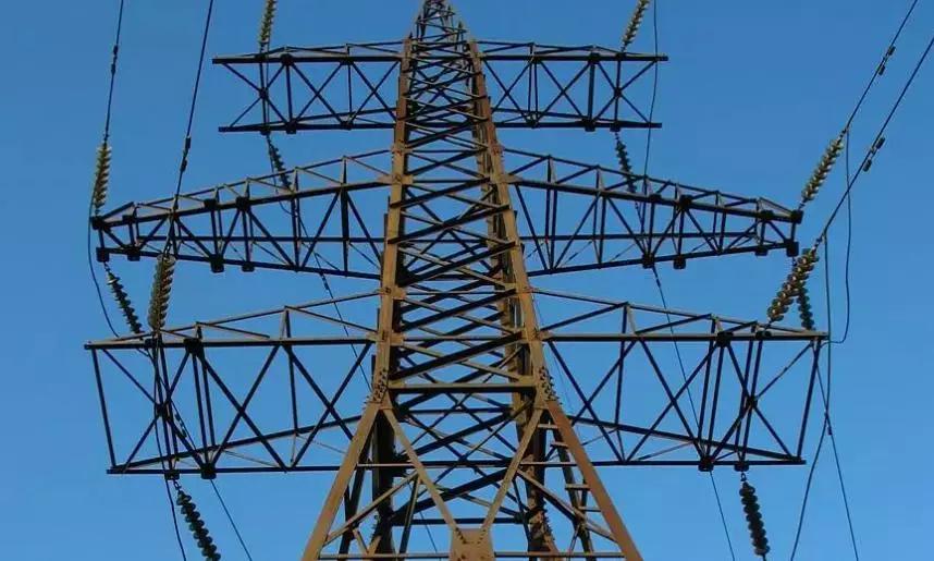 Minor Climbs 100-Foot Mobile Tower, Demands Boyfriend's Release in ...