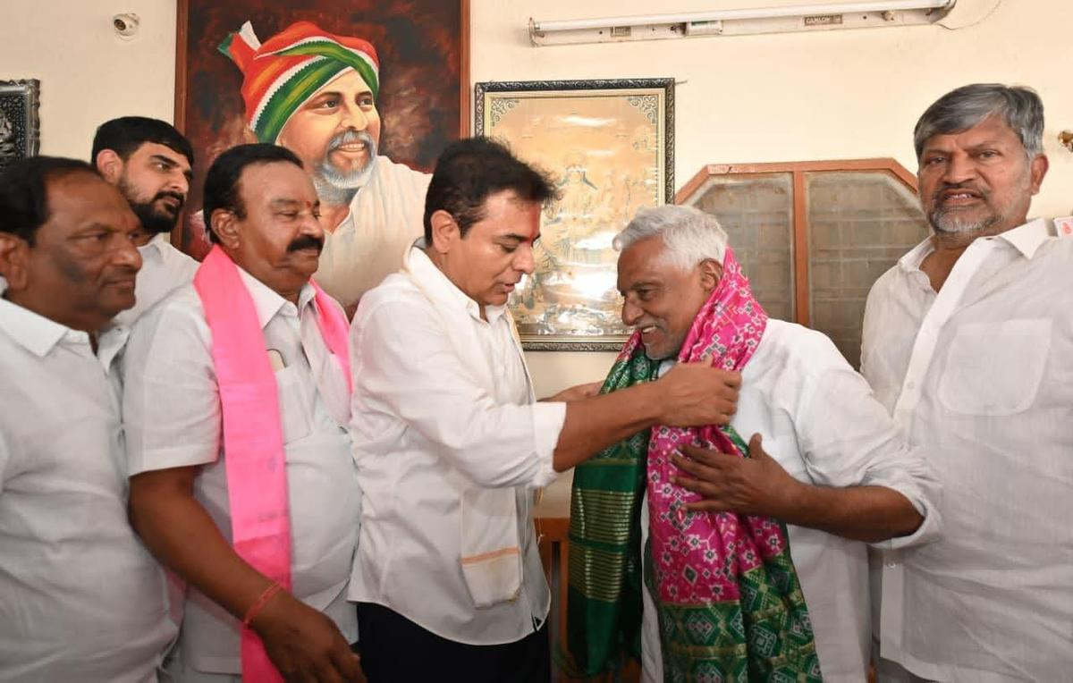 Jeevan Reddy Quits Congress to Join BRS