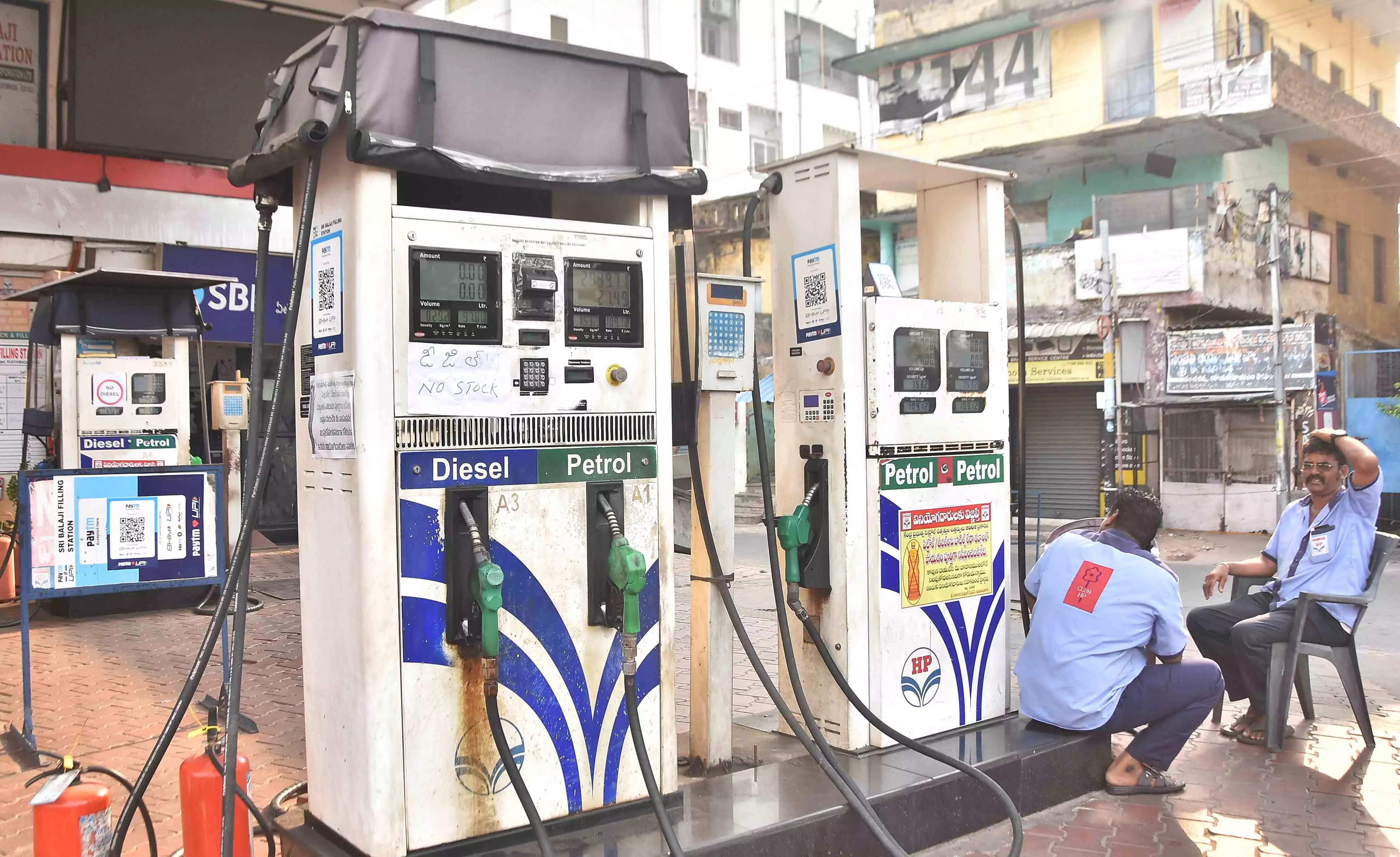 Fuel Supply: AP CM Cracks Whip, Seeks Normalcy By Monday