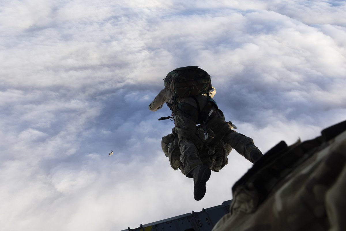 UK Army In 'Daring' Island Parachute Op To Aid Hantavirus Patient
