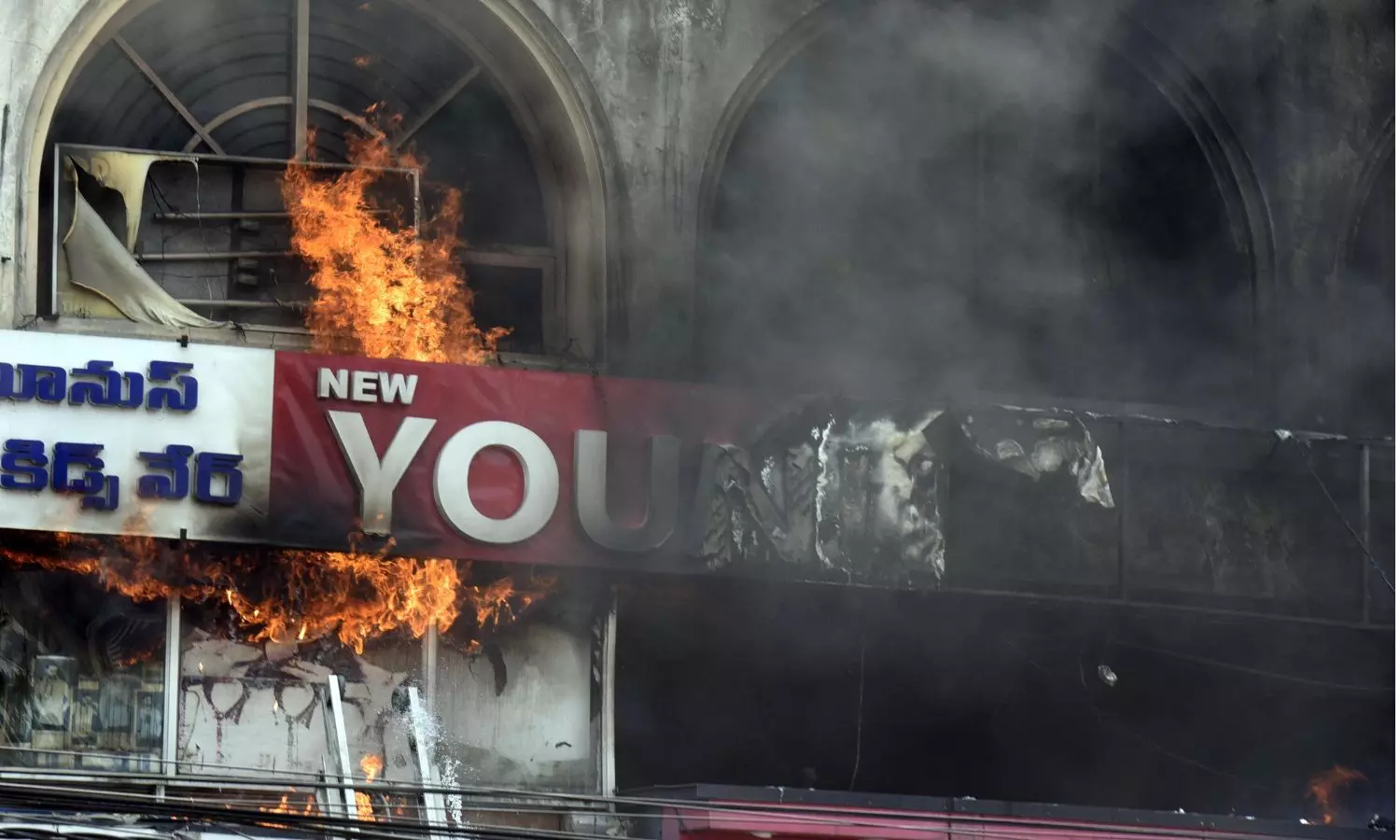 Hyderabad: Fire Accident Pathergatti Shopping Complex Near Madina