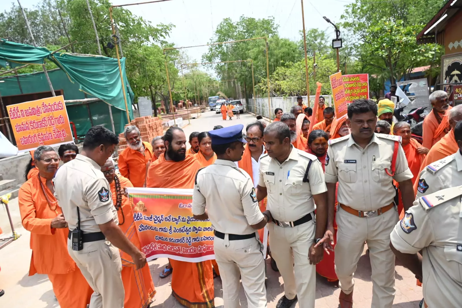 Seers, Hindu Outfits Protest Against Bhumana Remarks