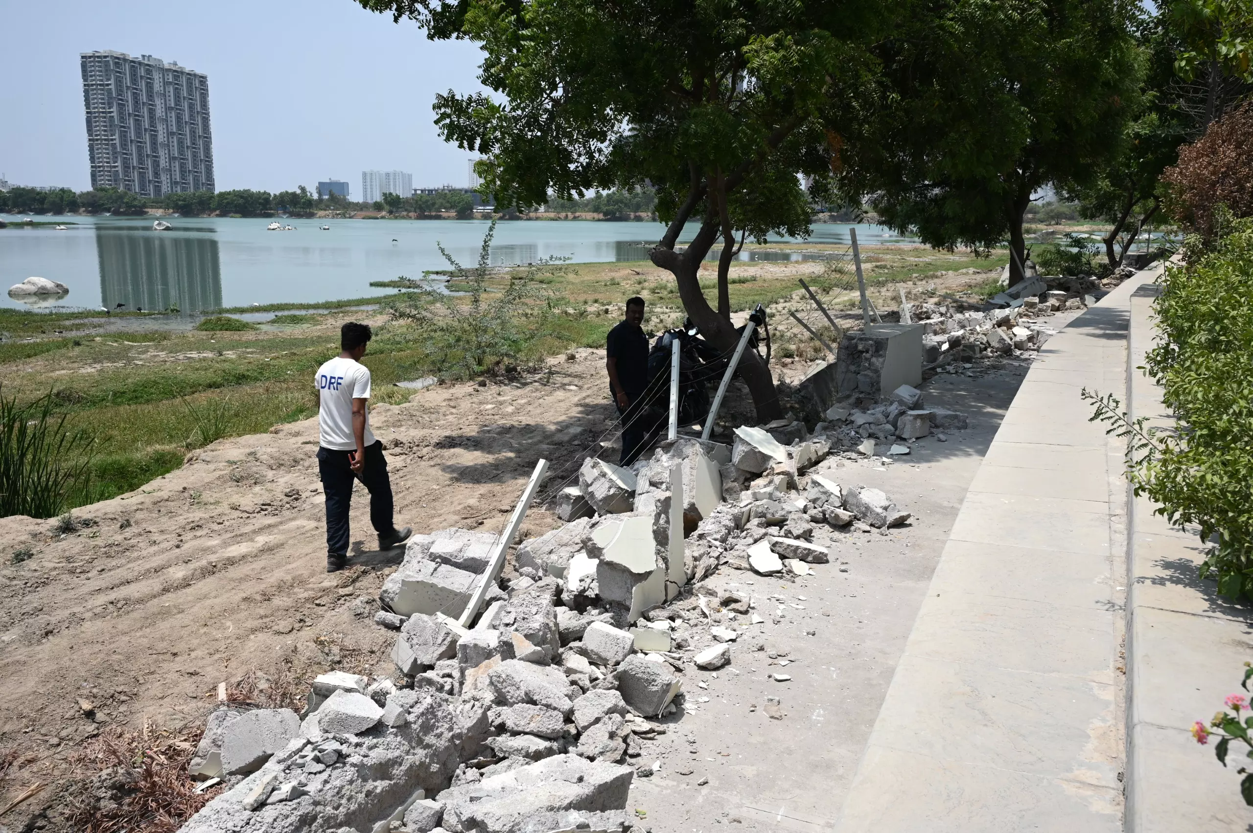 HYDRAA Clears 22 Acres of Encroachments at Kokapet Lake