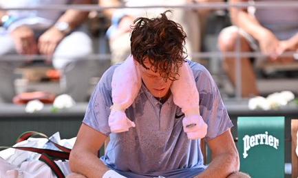 Jannik Sinner Struggles With Dizziness During Heat Wave In 2nd-round Loss