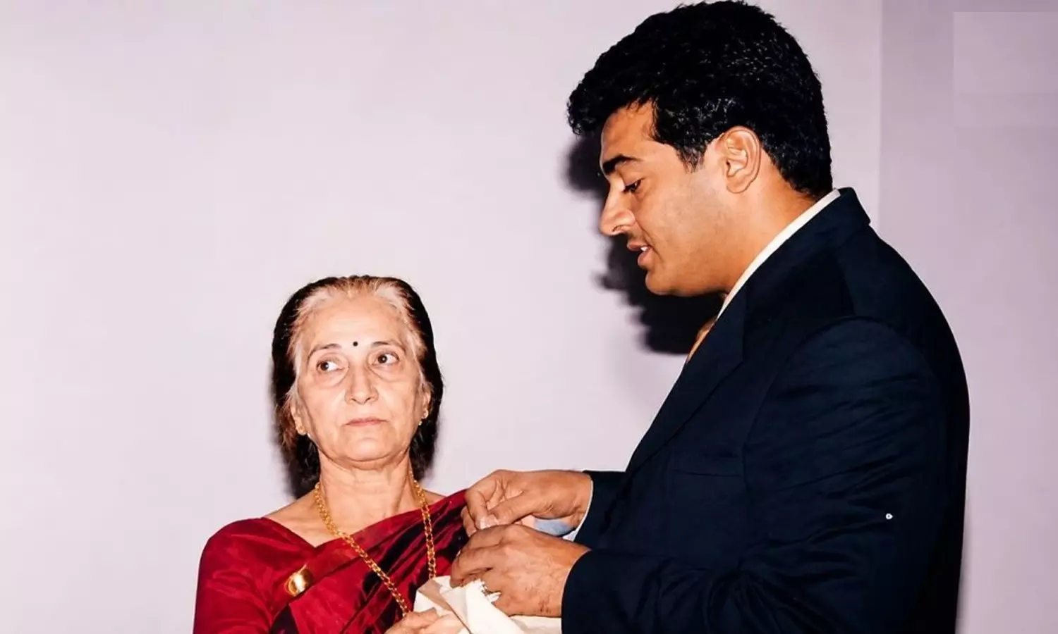 Unseen pics of Tamil superstar Ajith with his mother